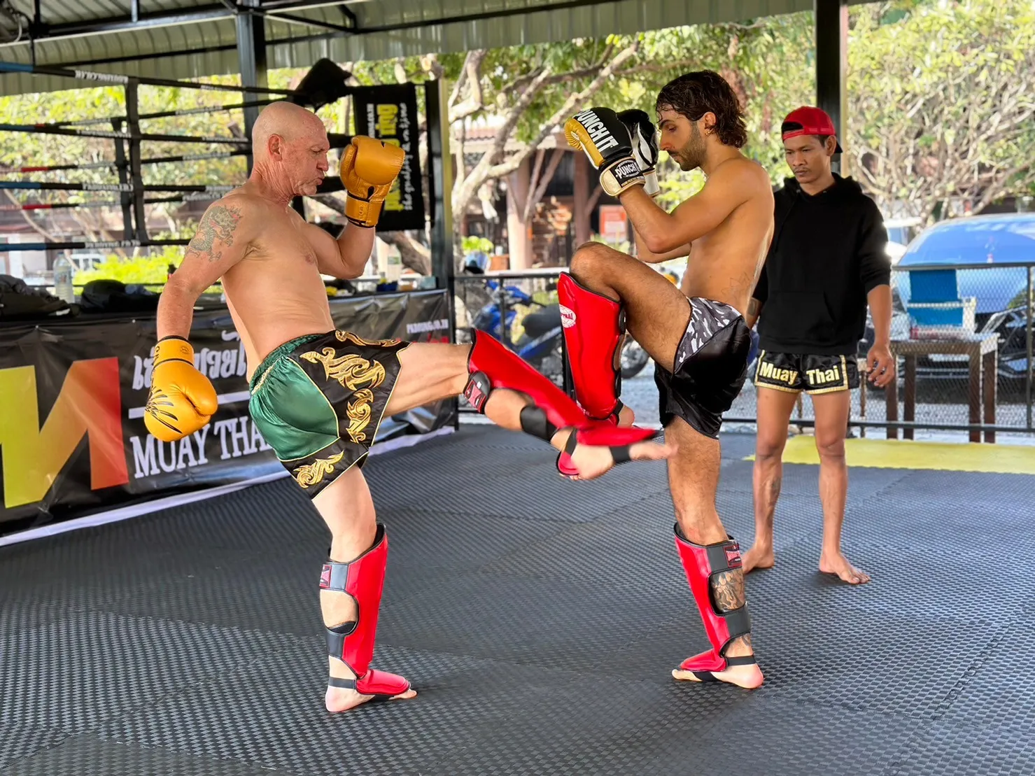 Muay thai training chiangmai - NILOBON FIGHT CLUB GYM.